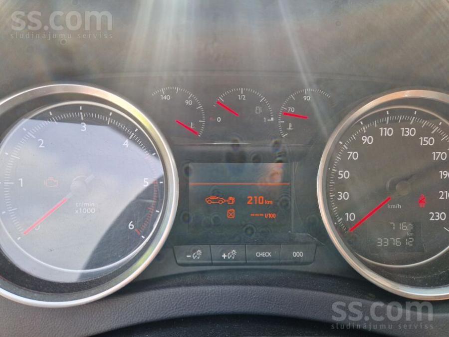 Black Peugeot 508 2011 in Daugavpils, with an engine capacity of 2.00 L and mileage of 338 thousand km for 3100 €, photo 8 on AUTOMOTO.COM.LV