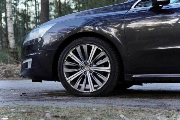 Black Peugeot 508 2012 in Riga, with an engine capacity of 2.20 L and mileage of 333 thousand km for 6250 €, photo 10 on AUTOMOTO.COM.LV