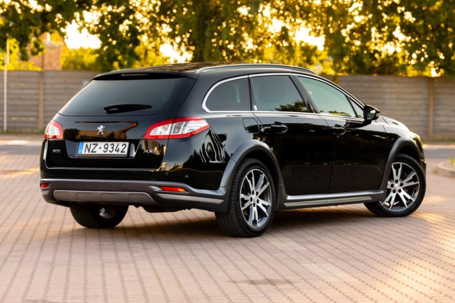 Black Peugeot 508 2016 in Riga, with an engine capacity of 2.00 L and mileage of 241 thousand km for 11990 €, photo 4 on AUTOMOTO.COM.LV