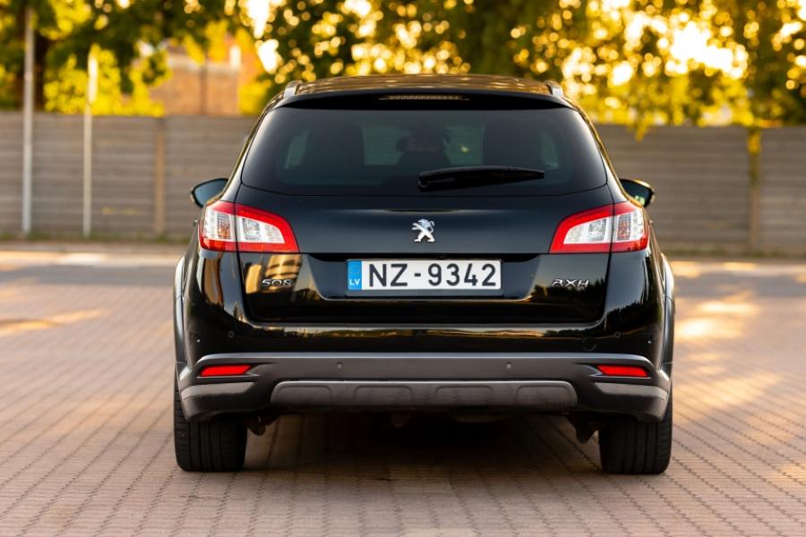 Black Peugeot 508 2016 in Riga, with an engine capacity of 2.00 L and mileage of 241 thousand km for 11990 €, photo 7 on AUTOMOTO.COM.LV