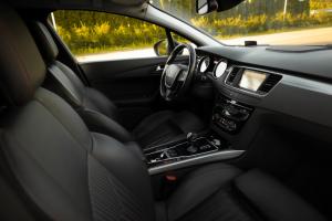 Black Peugeot 508 2016 in Riga, with an engine capacity of 2.00 L and mileage of 241 thousand km for 11990 €, photo 10 on AUTOMOTO.COM.LV