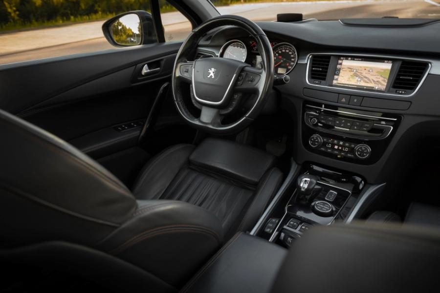 Black Peugeot 508 2016 in Riga, with an engine capacity of 2.00 L and mileage of 241 thousand km for 11990 €, photo 13 on AUTOMOTO.COM.LV