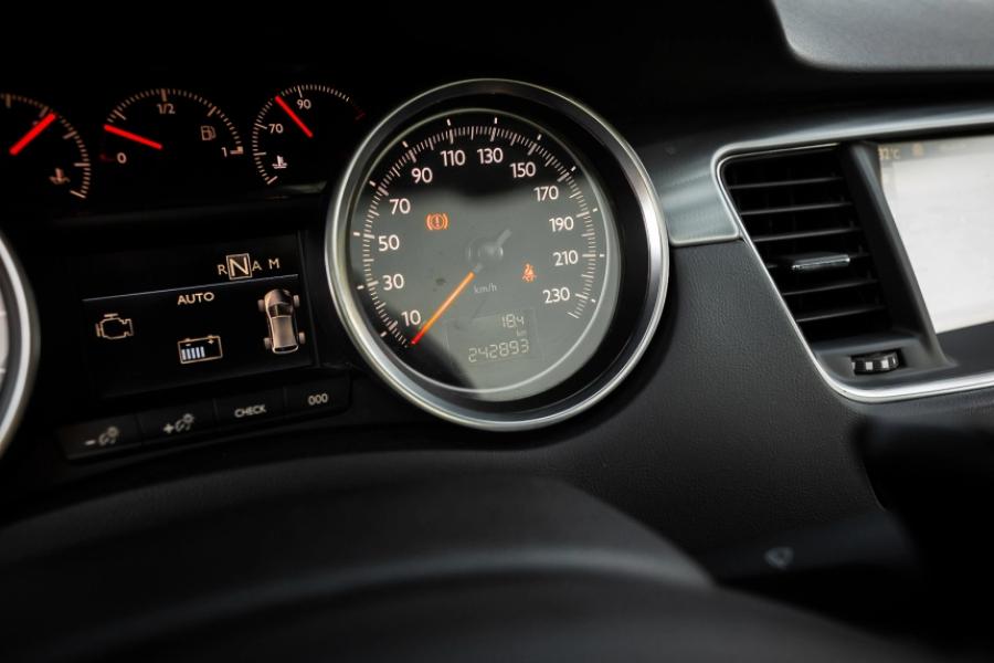 Black Peugeot 508 2016 in Riga, with an engine capacity of 2.00 L and mileage of 241 thousand km for 11990 €, photo 20 on AUTOMOTO.COM.LV