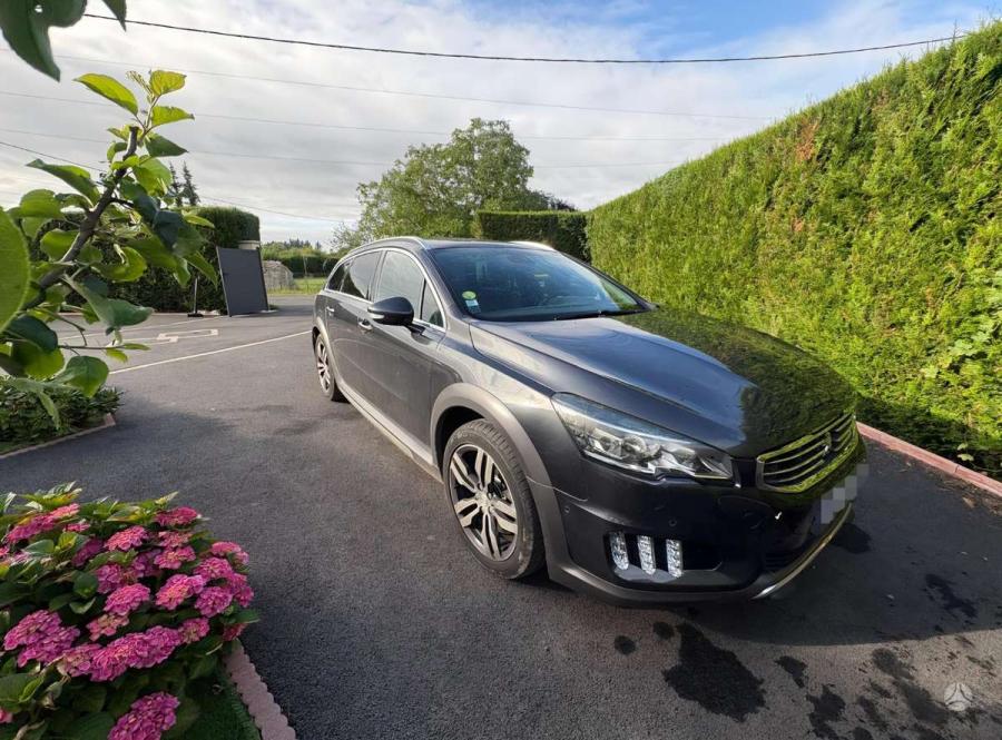 Black Peugeot 508 RXH 2016 in Taurage, with an engine capacity of 2.00 L and mileage of 239 thousand km for 5500 €, photo 3 on AUTOMOTO.COM.LV