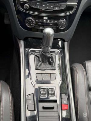 White Peugeot 508 RXH 2016 in Taurage, with an engine capacity of 2.00 L and mileage of 280 thousand km for 6400 €, photo 18 on AUTOMOTO.COM.LV