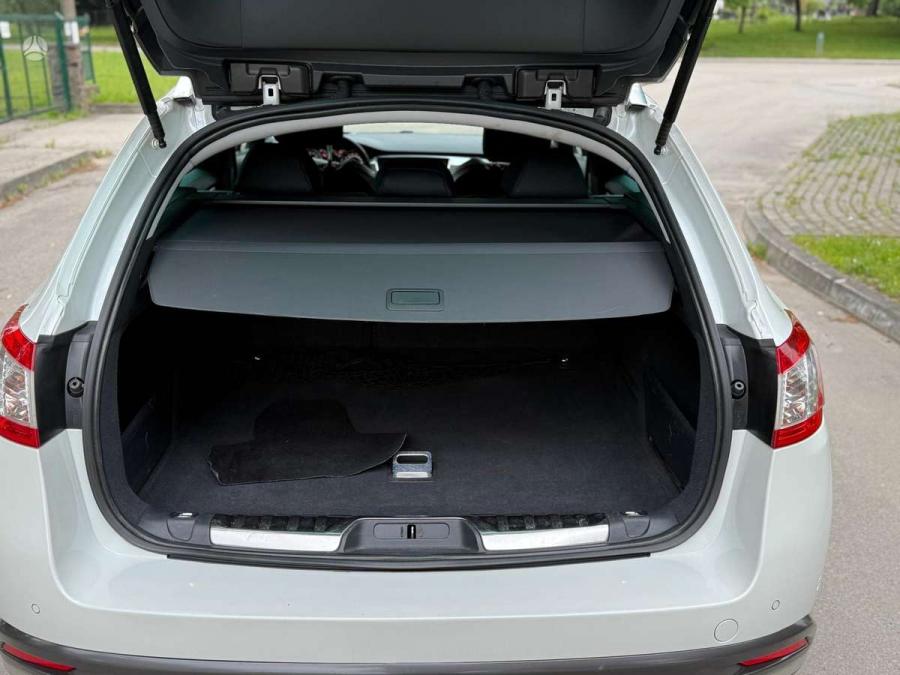 White Peugeot 508 RXH 2016 in Taurage, with an engine capacity of 2.00 L and mileage of 280 thousand km for 6400 €, photo 25 on AUTOMOTO.COM.LV
