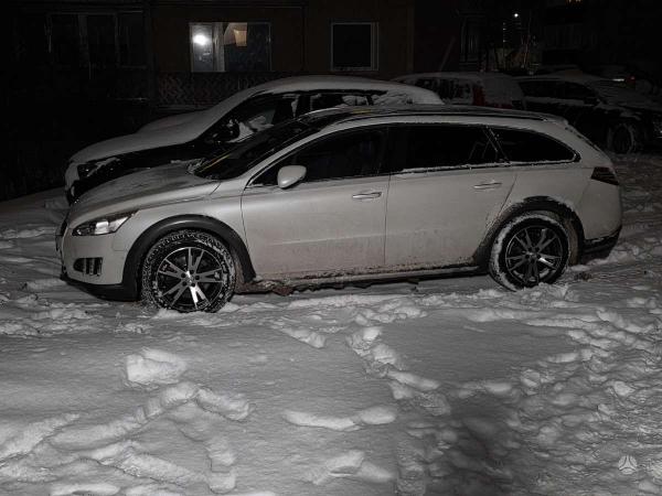 White Peugeot 508 RXH 2013 in Sirvintos, with an engine capacity of 2.00 L and mileage of 191 thousand km for 5999 €, photo 1 on AUTOMOTO.COM.LV