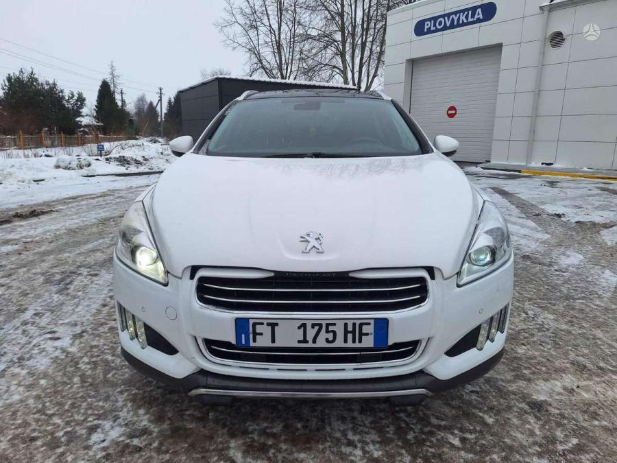 White Peugeot 508 RXH 2013 in Kelme, with an engine capacity of 2.00 L and mileage of 237 thousand km for 5350 €, photo 5 on AUTOMOTO.COM.LV