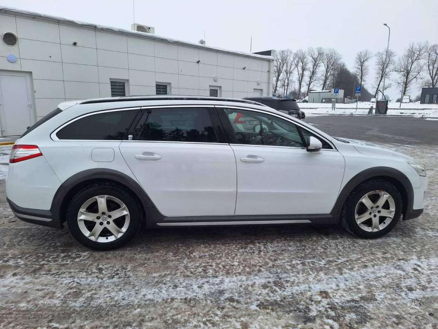 White Peugeot 508 RXH 2013 in Kelme, with an engine capacity of 2.00 L and mileage of 237 thousand km for 5350 €, photo 6 on AUTOMOTO.COM.LV