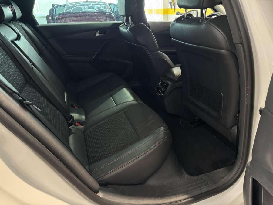 White Peugeot 508 RXH 2016 in Kaunas, with an engine capacity of 2.00 L and mileage of 230 thousand km for 5999 €, photo 18 on AUTOMOTO.COM.LV