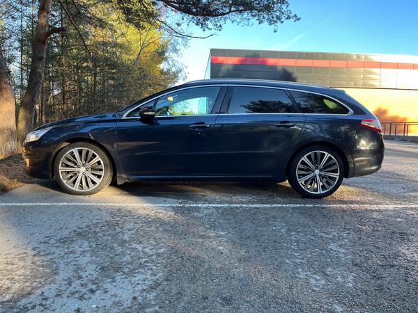Peugeot 508 2013 Tallina, ar dzinēja tilpumu 2.20 L un nobraukumu 304 tūkst. km par 5490 €, foto 4 vietnē AUTOMOTO.COM.LV