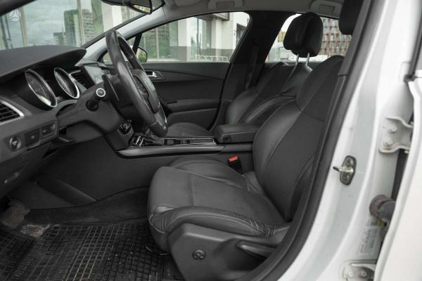 White Peugeot 508 2016 in Vilnius, with an engine capacity of 2.00 L and mileage of 231 thousand km for 6000 €, photo 9 on AUTOMOTO.COM.LV
