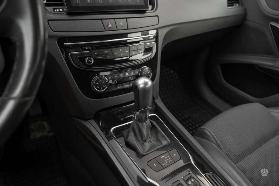Balts Peugeot 508 2016 Viļņa, ar dzinēja tilpumu 2.00 L un nobraukumu 231 tūkst. km par 6000 €, foto 19 vietnē AUTOMOTO.COM.LV