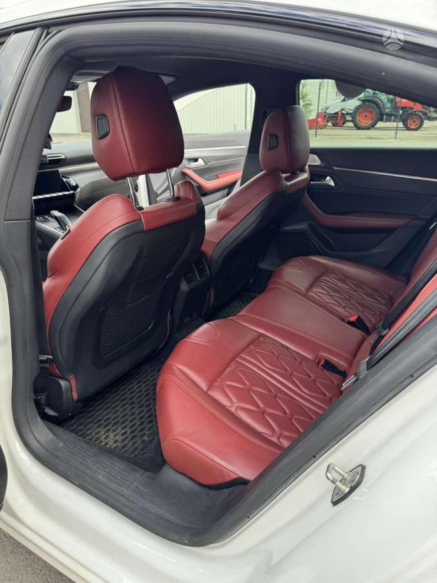 White Peugeot 508 2019 in Siauliai, with an engine capacity of 1.60 L and mileage of 175 thousand km for 15490 €, photo 27 on AUTOMOTO.COM.LV