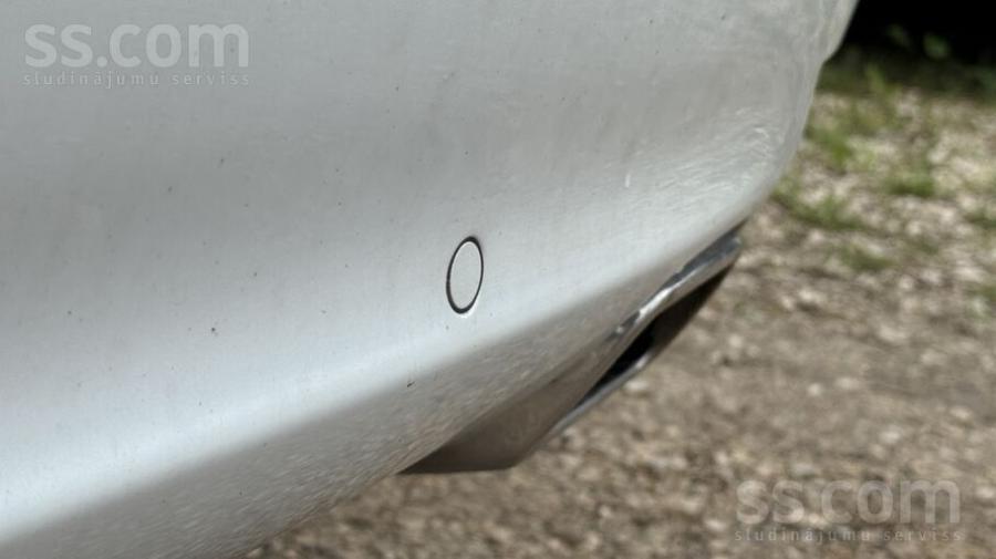White Peugeot 508 2013 in Riga, with an engine capacity of 2.20 L and mileage of 190 thousand km for 2900 €, photo 9 on AUTOMOTO.COM.LV