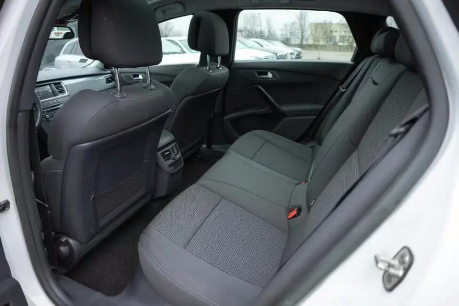 Balts Peugeot 508 2015 Liepāja, ar dzinēja tilpumu 1.60 L un nobraukumu 313 tūkst. km par 5700 €, foto 10 vietnē AUTOMOTO.COM.LV