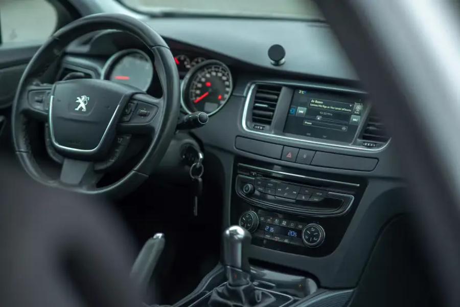 Balts Peugeot 508 2015 Liepāja, ar dzinēja tilpumu 1.60 L un nobraukumu 313 tūkst. km par 5700 €, foto 14 vietnē AUTOMOTO.COM.LV