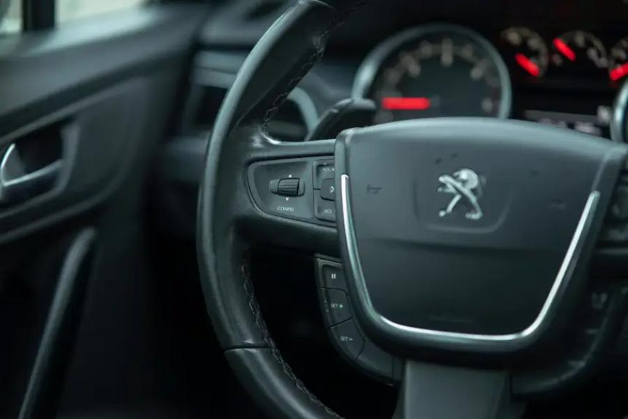 Balts Peugeot 508 2015 Liepāja, ar dzinēja tilpumu 1.60 L un nobraukumu 313 tūkst. km par 5700 €, foto 25 vietnē AUTOMOTO.COM.LV