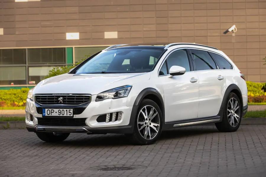 White Peugeot 508 2015 in Jelgava, with an engine capacity of 2.00 L and mileage of 245 thousand km for 8490 €, photo 1 on AUTOMOTO.COM.LV