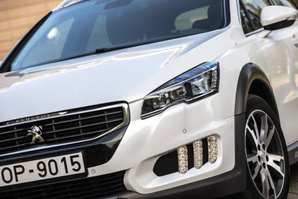 White Peugeot 508 2015 in Jelgava, with an engine capacity of 2.00 L and mileage of 245 thousand km for 8490 €, photo 3 on AUTOMOTO.COM.LV