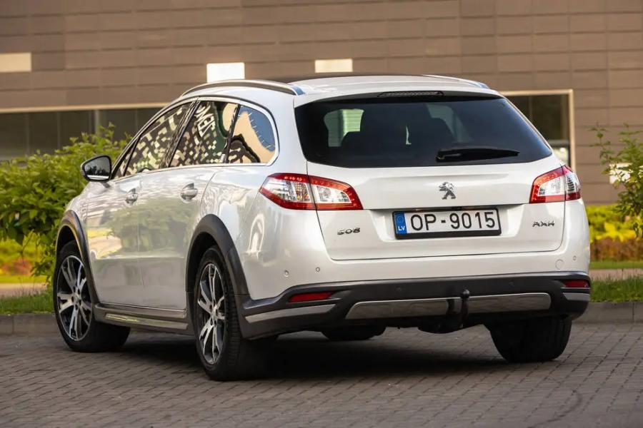 White Peugeot 508 2015 in Jelgava, with an engine capacity of 2.00 L and mileage of 245 thousand km for 8490 €, photo 5 on AUTOMOTO.COM.LV
