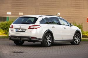 White Peugeot 508 2015 in Jelgava, with an engine capacity of 2.00 L and mileage of 245 thousand km for 8490 €, photo 6 on AUTOMOTO.COM.LV