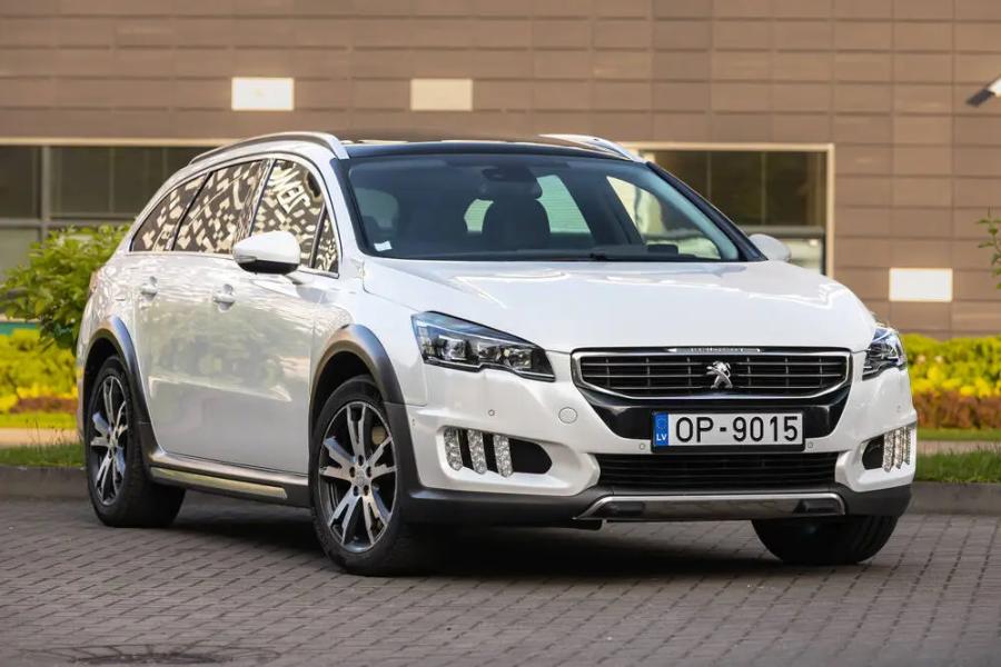White Peugeot 508 2015 in Jelgava, with an engine capacity of 2.00 L and mileage of 245 thousand km for 8490 €, photo 8 on AUTOMOTO.COM.LV