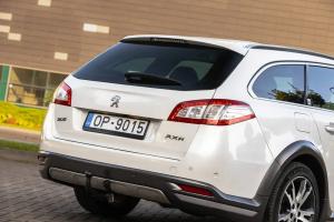 White Peugeot 508 2015 in Jelgava, with an engine capacity of 2.00 L and mileage of 245 thousand km for 8490 €, photo 9 on AUTOMOTO.COM.LV