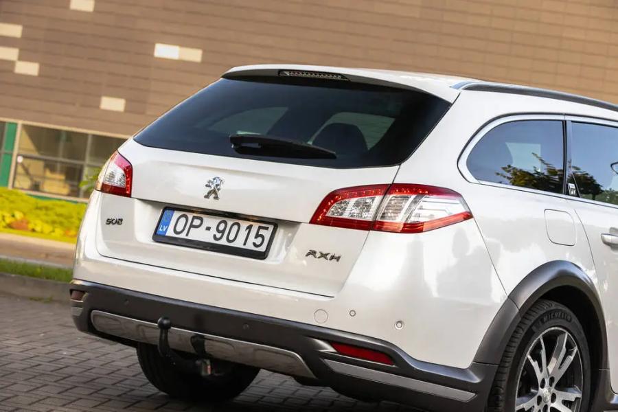 White Peugeot 508 2015 in Jelgava, with an engine capacity of 2.00 L and mileage of 245 thousand km for 8490 €, photo 9 on AUTOMOTO.COM.LV