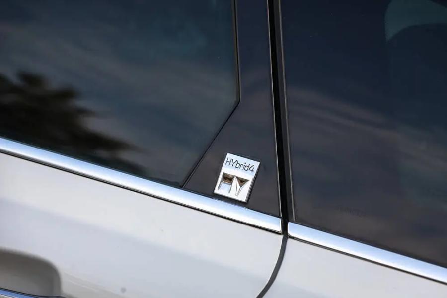White Peugeot 508 2015 in Jelgava, with an engine capacity of 2.00 L and mileage of 245 thousand km for 8490 €, photo 12 on AUTOMOTO.COM.LV