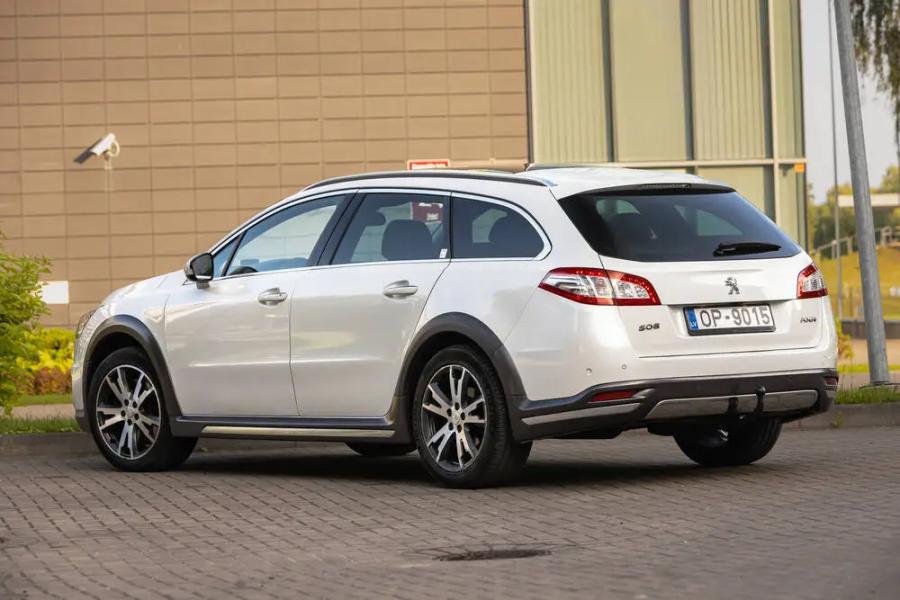 White Peugeot 508 2015 in Jelgava, with an engine capacity of 2.00 L and mileage of 245 thousand km for 8490 €, photo 13 on AUTOMOTO.COM.LV