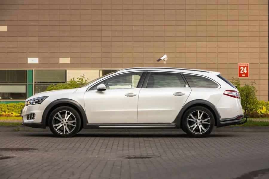 White Peugeot 508 2015 in Jelgava, with an engine capacity of 2.00 L and mileage of 245 thousand km for 8490 €, photo 14 on AUTOMOTO.COM.LV