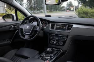White Peugeot 508 2015 in Jelgava, with an engine capacity of 2.00 L and mileage of 245 thousand km for 8490 €, photo 15 on AUTOMOTO.COM.LV