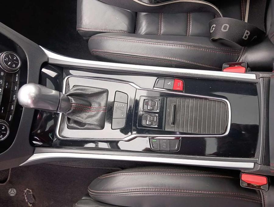 White Peugeot 508 2016 in Utena, with an engine capacity of 2.00 L and mileage of 195 thousand km for 6990 €, photo 17 on AUTOMOTO.COM.LV