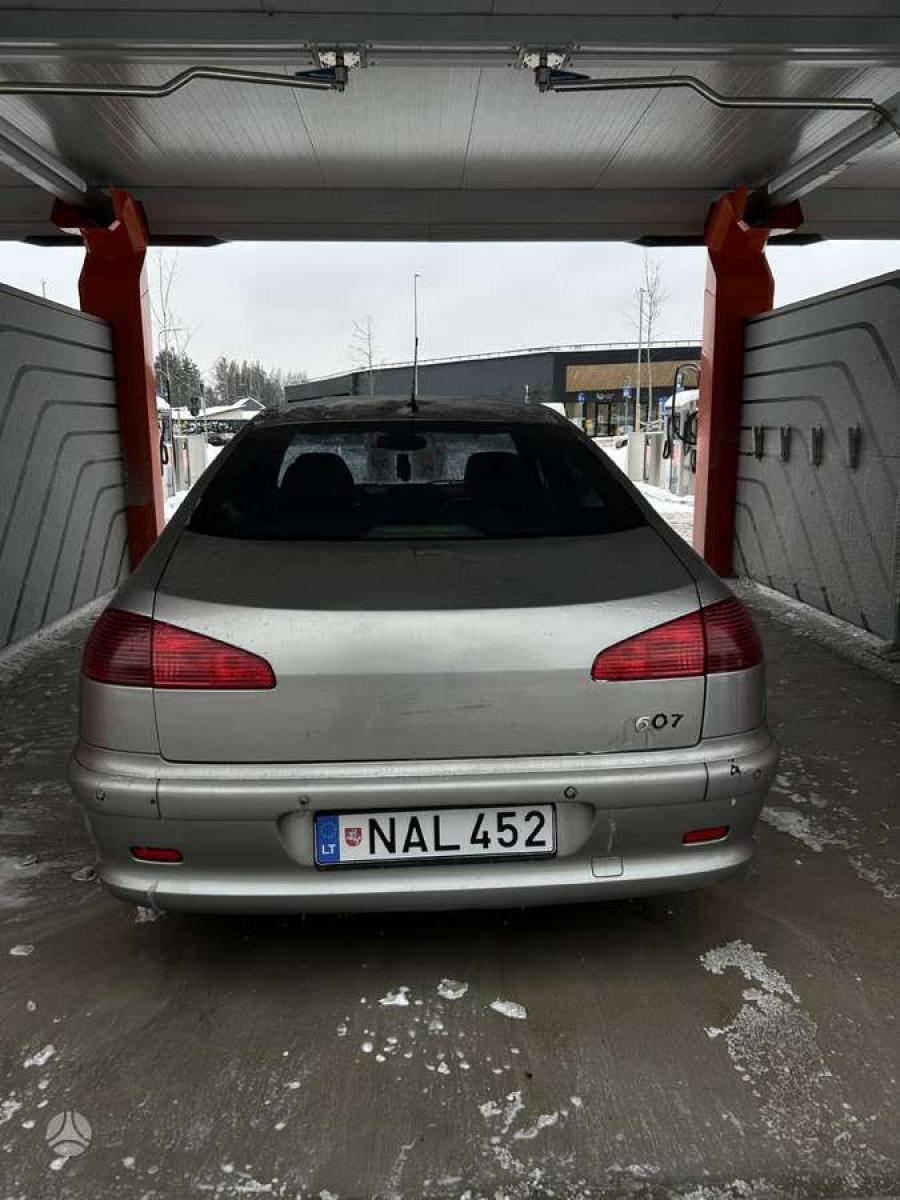 Pelēks Peugeot 607 2003 Viļņa, ar dzinēja tilpumu 2.20 L un nobraukumu 448 tūkst. km par 1200 €, foto 3 vietnē AUTOMOTO.COM.LV
