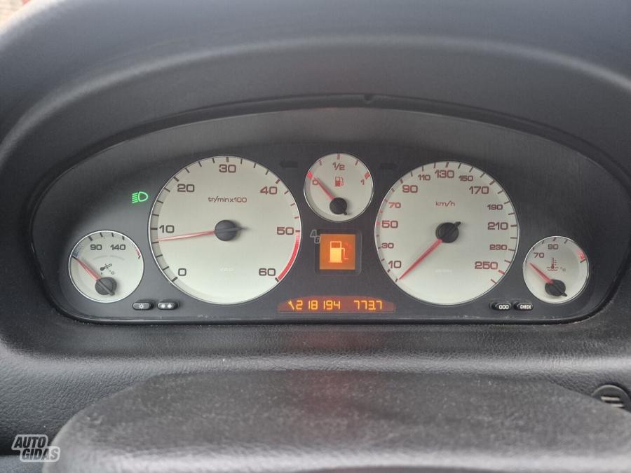 Grey Peugeot 607 2004 in Klaipeda, with an engine capacity of 2.20 L and mileage of 218 thousand km for 550 €, photo 17 on AUTOMOTO.COM.LV