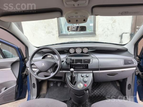 Blue Peugeot 807 2006 in Riga, with an engine capacity of 2.00 L and mileage of 230 thousand km for 1800 €, photo 5 on AUTOMOTO.COM.LV