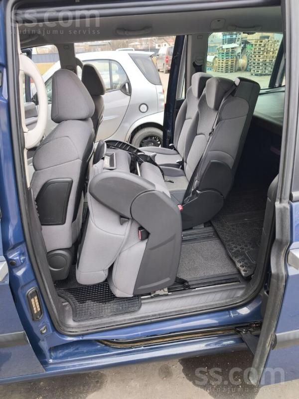 Blue Peugeot 807 2006 in Riga, with an engine capacity of 2.00 L and mileage of 230 thousand km for 1800 €, photo 8 on AUTOMOTO.COM.LV