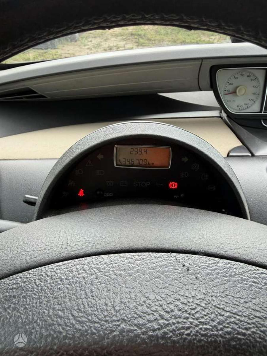 Green Peugeot 807 2006 in Vilnius, with an engine capacity of 2.18 L and mileage of 247 thousand km for 1599 €, photo 8 on AUTOMOTO.COM.LV