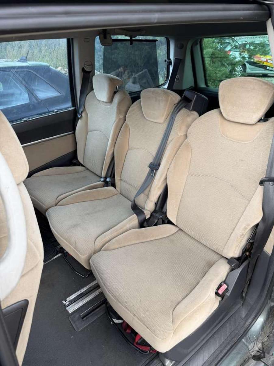 Green Peugeot 807 2006 in Vilnius, with an engine capacity of 2.18 L and mileage of 247 thousand km for 1599 €, photo 9 on AUTOMOTO.COM.LV