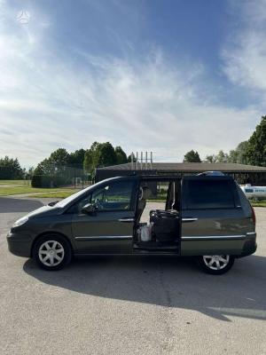 Green Peugeot 807 2008 in Pasvalys, with an engine capacity of 2.18 L and mileage of 426 thousand km for 3200 €, photo 6 on AUTOMOTO.COM.LV
