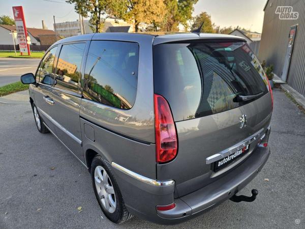 Green Peugeot 807 2011 in Siauliai, with an engine capacity of 2.00 L and mileage of 277 thousand km for 4550 €, photo 5 on AUTOMOTO.COM.LV