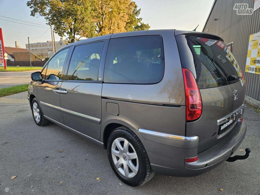 Green Peugeot 807 2011 in Siauliai, with an engine capacity of 2.00 L and mileage of 277 thousand km for 4550 €, photo 6 on AUTOMOTO.COM.LV