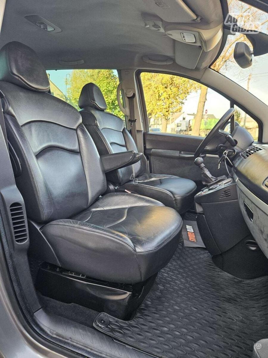 Green Peugeot 807 2011 in Siauliai, with an engine capacity of 2.00 L and mileage of 277 thousand km for 4550 €, photo 15 on AUTOMOTO.COM.LV