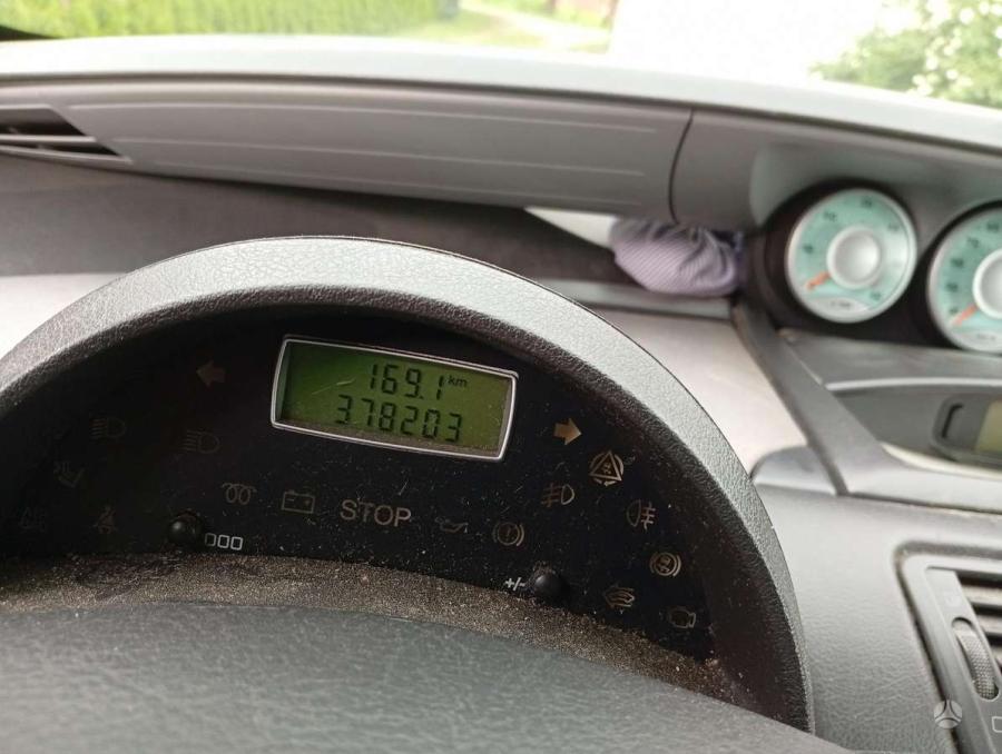 Grey Peugeot 807 2003 in Jurbarkas, with an engine capacity of 2.00 L and mileage of 378 thousand km for 650 €, photo 4 on AUTOMOTO.COM.LV