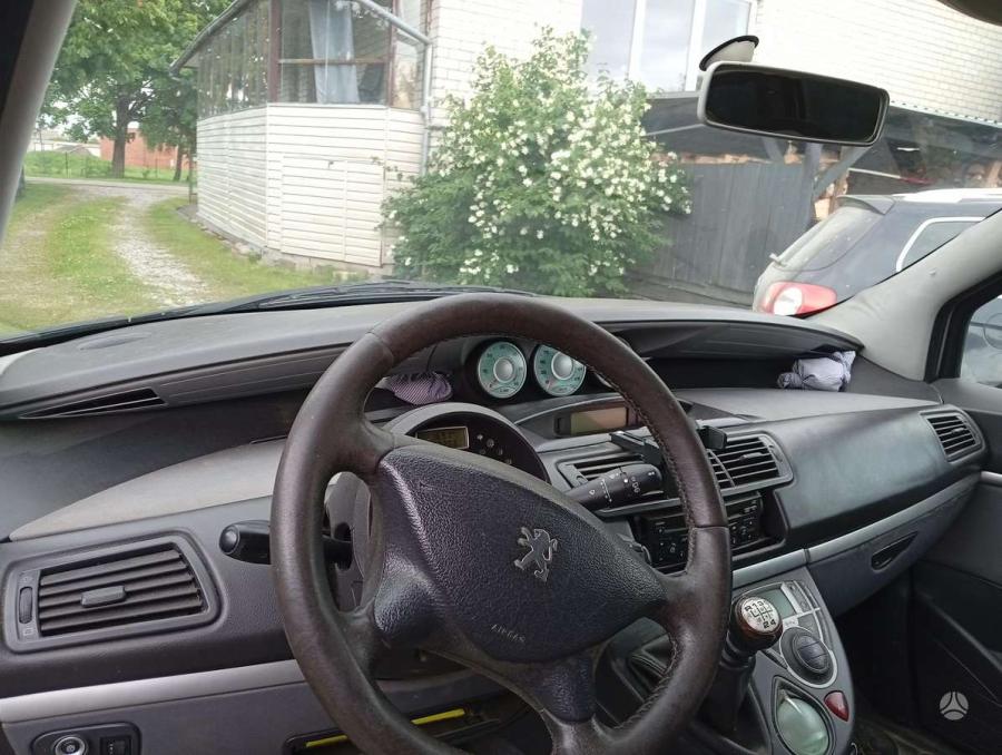 Grey Peugeot 807 2003 in Jurbarkas, with an engine capacity of 2.00 L and mileage of 378 thousand km for 650 €, photo 5 on AUTOMOTO.COM.LV