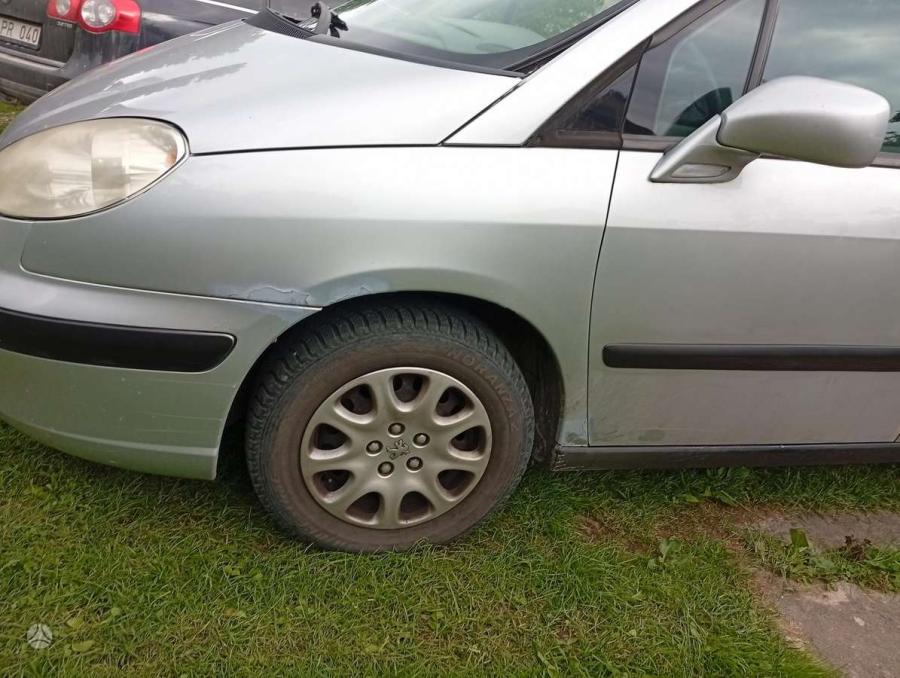 Grey Peugeot 807 2003 in Jurbarkas, with an engine capacity of 2.00 L and mileage of 378 thousand km for 650 €, photo 7 on AUTOMOTO.COM.LV