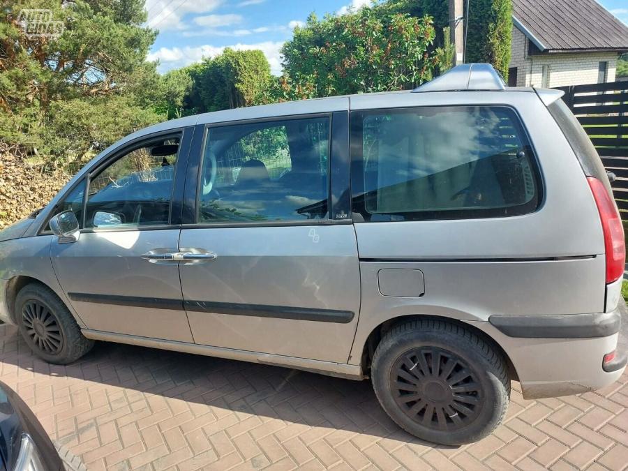 Pelēks Peugeot 807 2004 Viļņa, ar dzinēja tilpumu 2.00 L un nobraukumu 303 tūkst. km par 1000 €, foto 1 vietnē AUTOMOTO.COM.LV