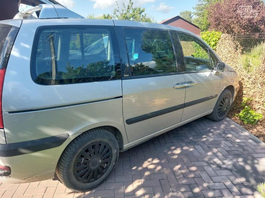 Pelēks Peugeot 807 2004 Viļņa, ar dzinēja tilpumu 2.00 L un nobraukumu 303 tūkst. km par 1000 €, foto 4 vietnē AUTOMOTO.COM.LV