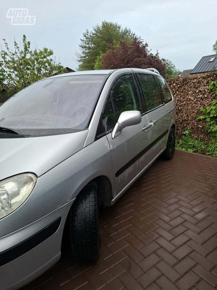 Pelēks Peugeot 807 2004 Viļņa, ar dzinēja tilpumu 2.00 L un nobraukumu 303 tūkst. km par 1000 €, foto 6 vietnē AUTOMOTO.COM.LV